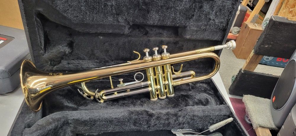 Conn Trumpet 201BR In Case With Mouthpiece for Sale in San Diego, CA ...