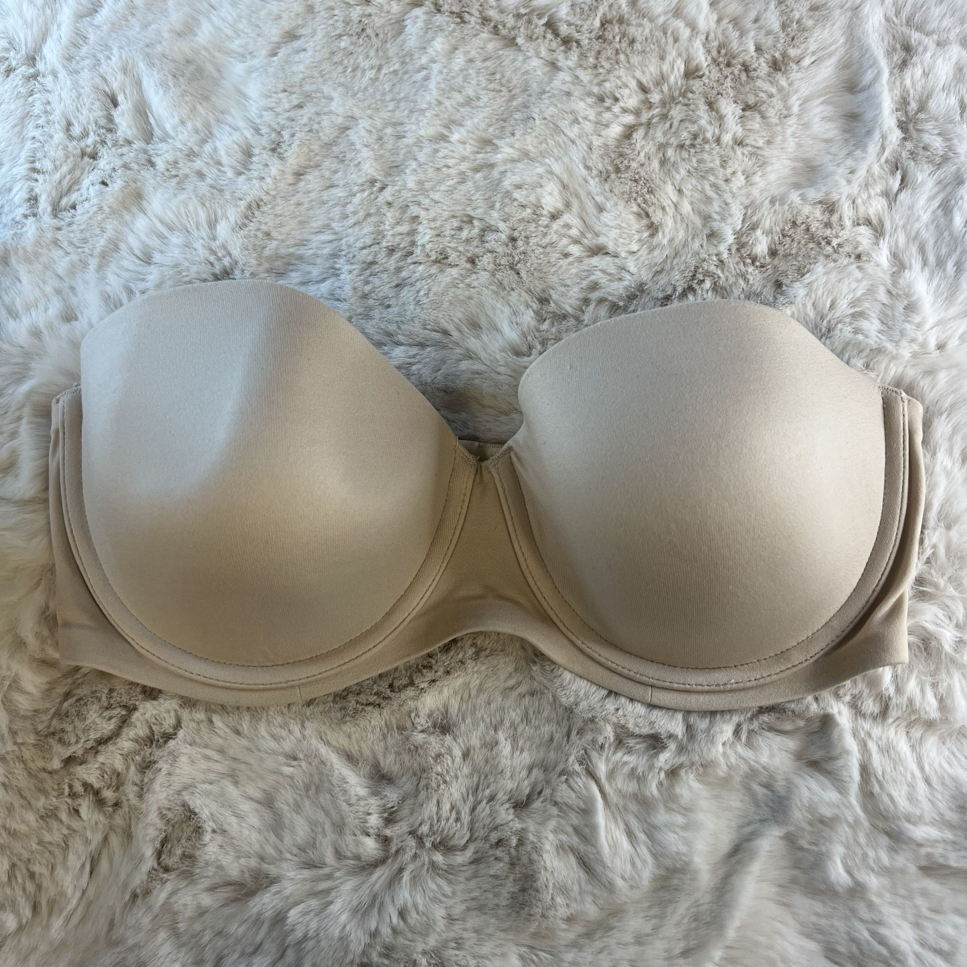 Victoria’s Secret Body By Victoria Strapless Bra Cream 36D for Sale in ...