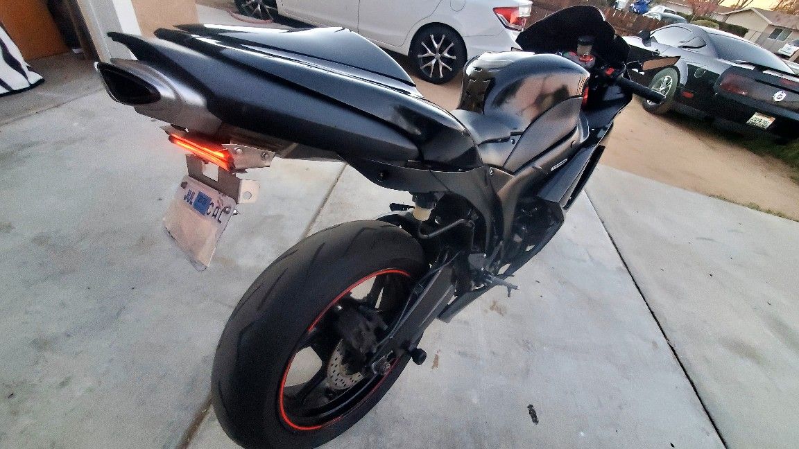 07 Kawasaki Ninja Zx600p FOR TRADE for Sale in Hesperia, CA - OfferUp