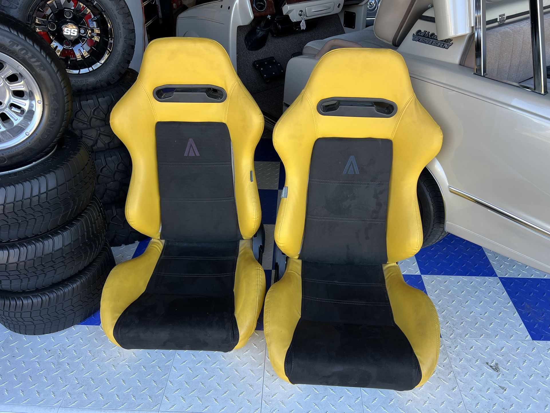 Bucket Seats Yellow Racing Style for Sale in San Diego, CA - OfferUp