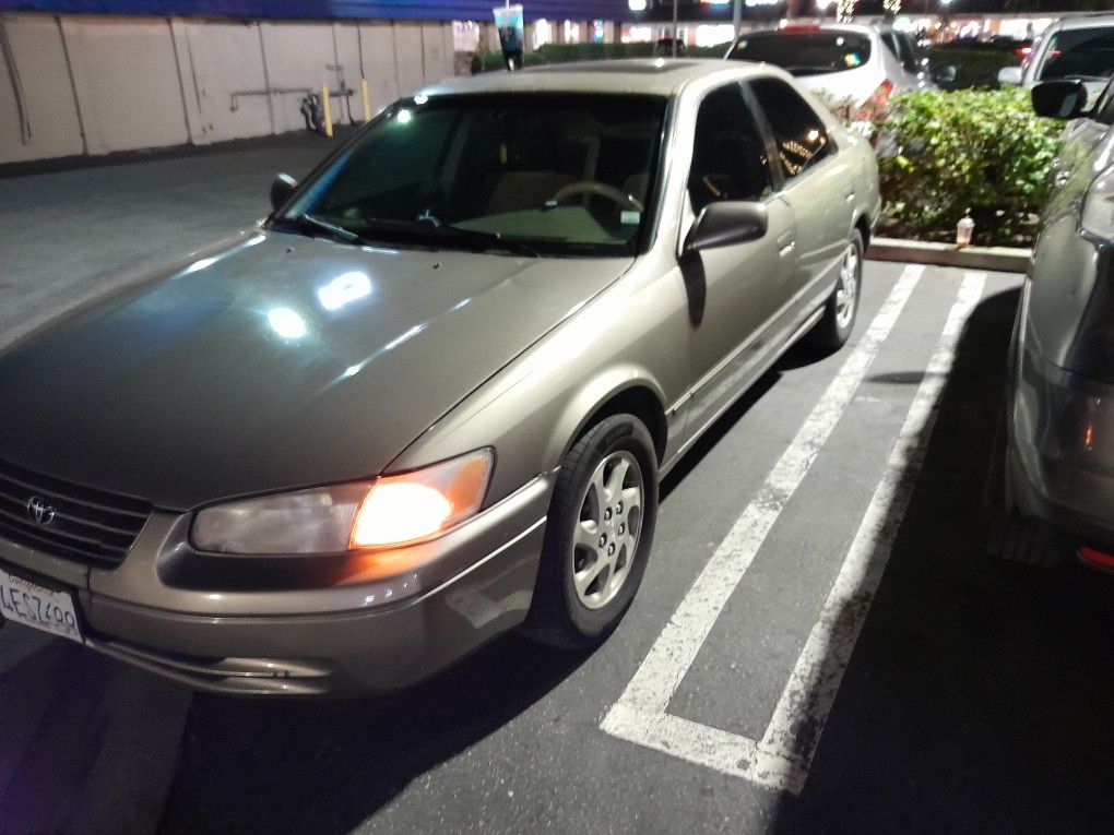 99 Toyota Camry for Sale in Buena Park, CA - OfferUp