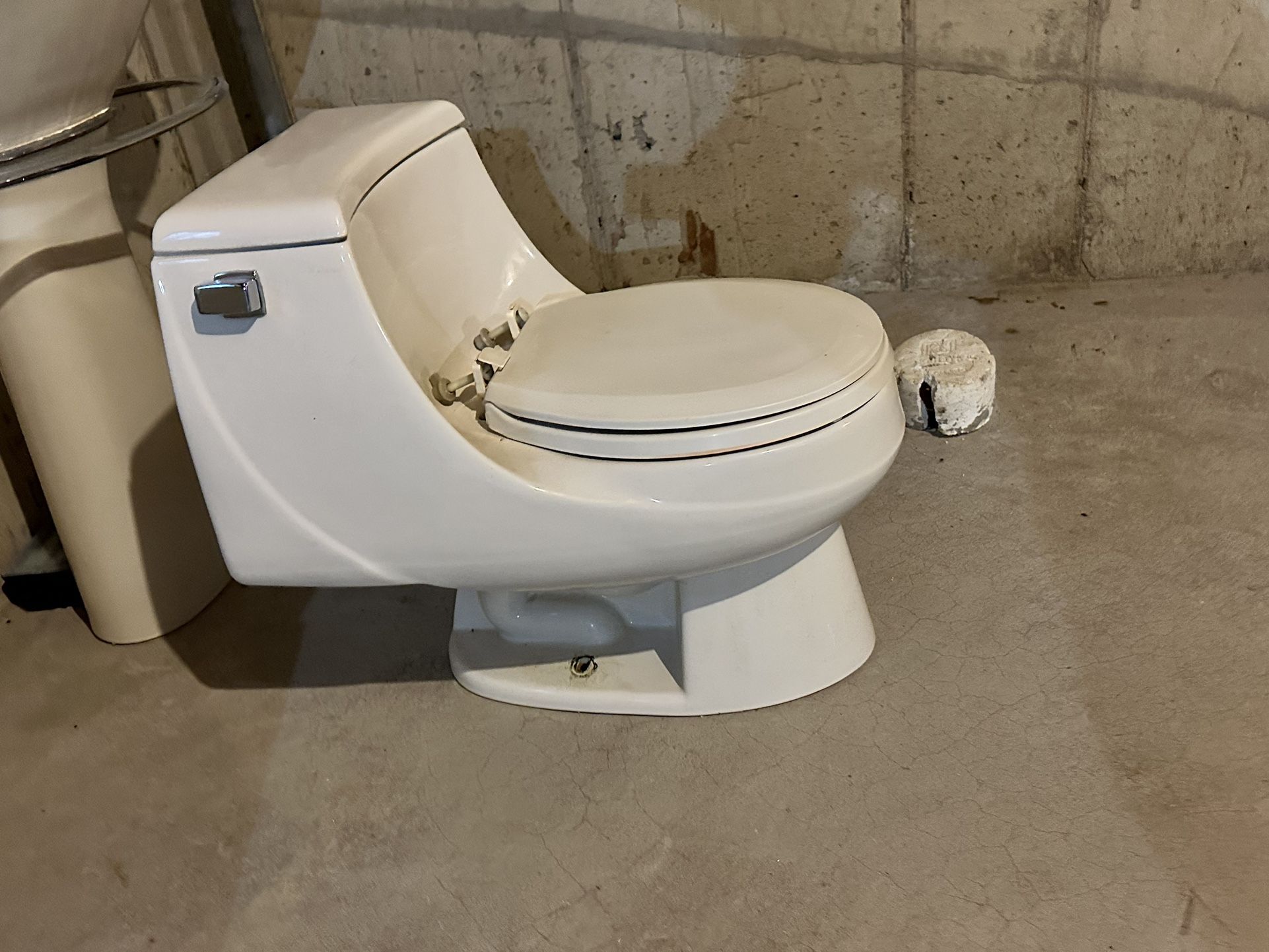 Kohler 1 Piece Toilet $1000 Toilet for Sale in Lake Forest, IL - OfferUp