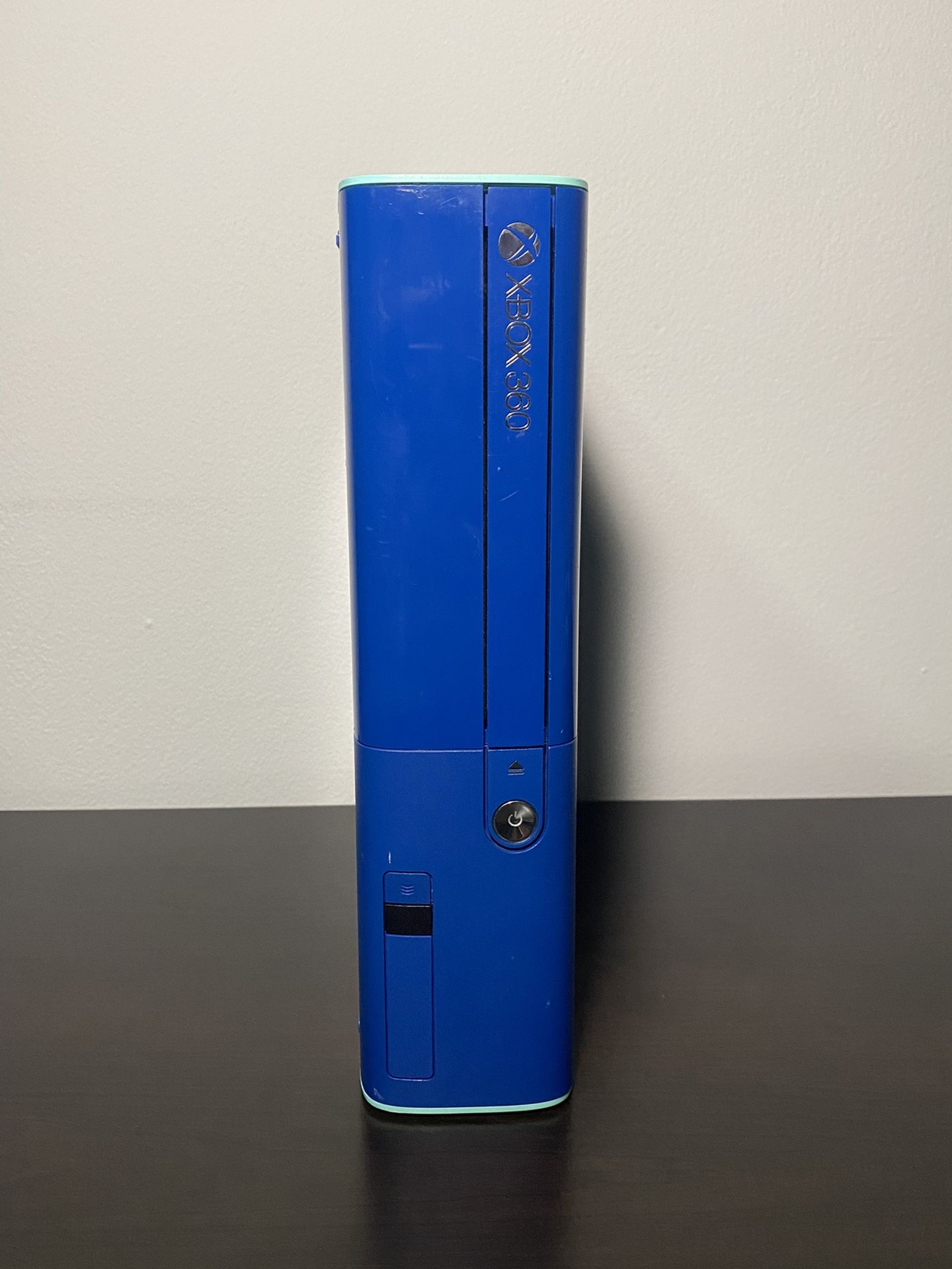Blue Xbox 360 Slim
