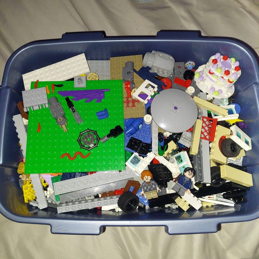 Big LEGO Lot – 6.4 lbs w/ Harry Potter Minifigs + Extra Pieces for Sale ...