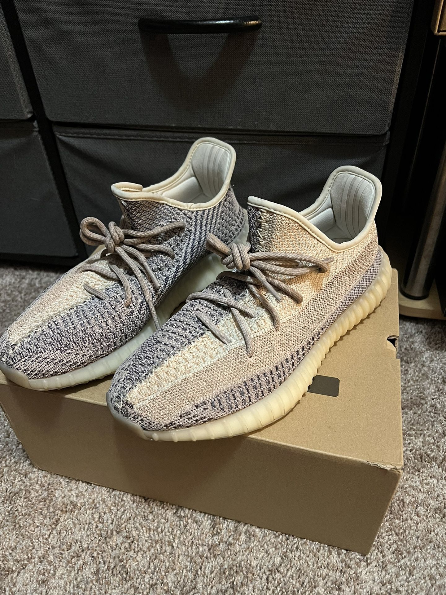 Yeezy Boost 350 V2 for Sale in Houston, TX - OfferUp