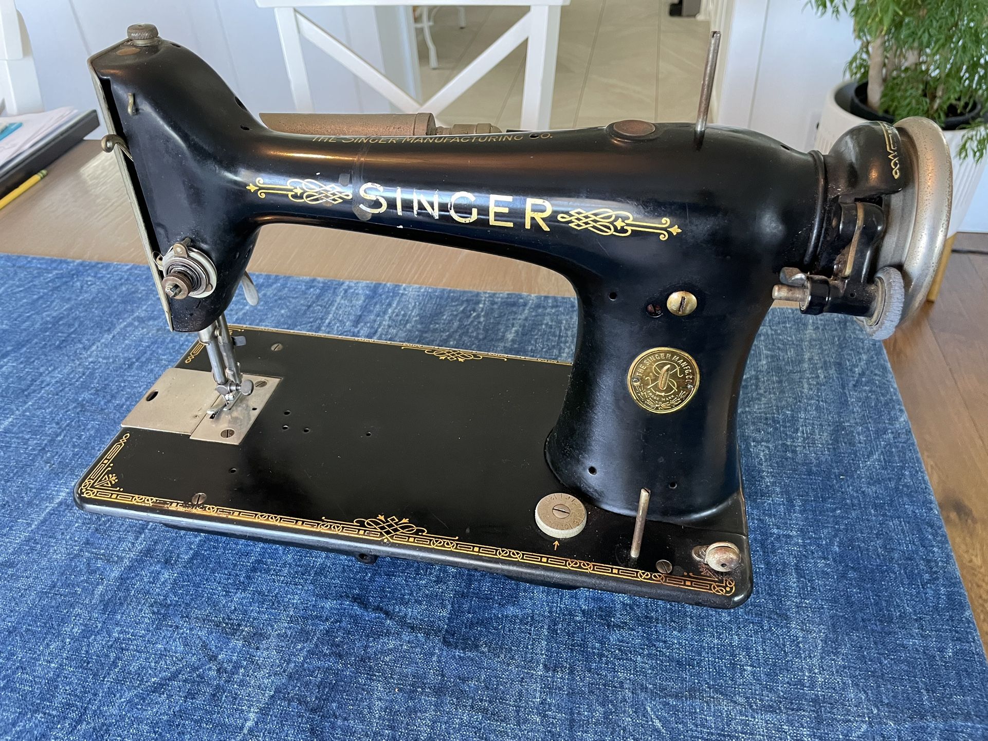 Singer 101 Sewing Machine Antique for Sale in Newport Beach, CA - OfferUp