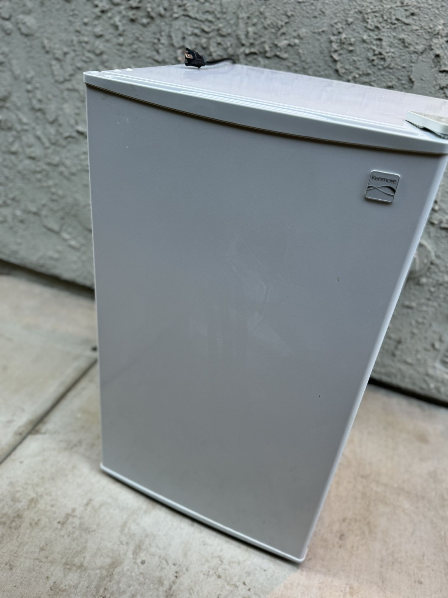 Kenmore Mini Fridge - Working, Excellent Preowned Condition for Sale in ...