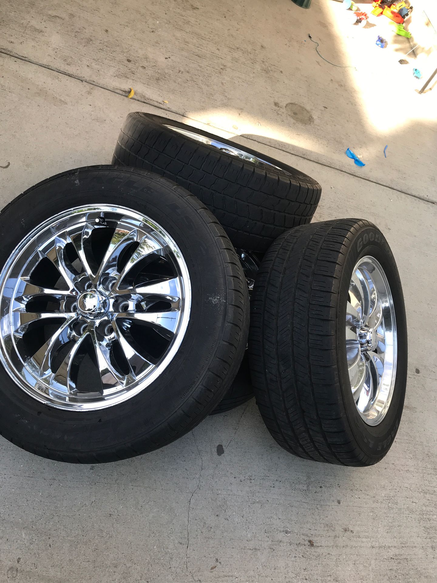 Six lug 20 inch rims and tires for Sale in Pomona, CA - OfferUp