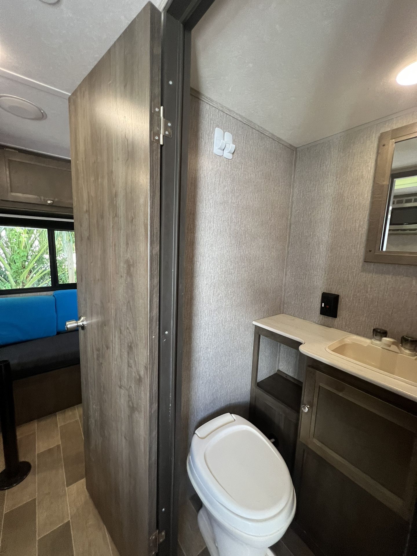 2019 Dutchmen Coleman 17RD for Sale in Orlando, FL - OfferUp