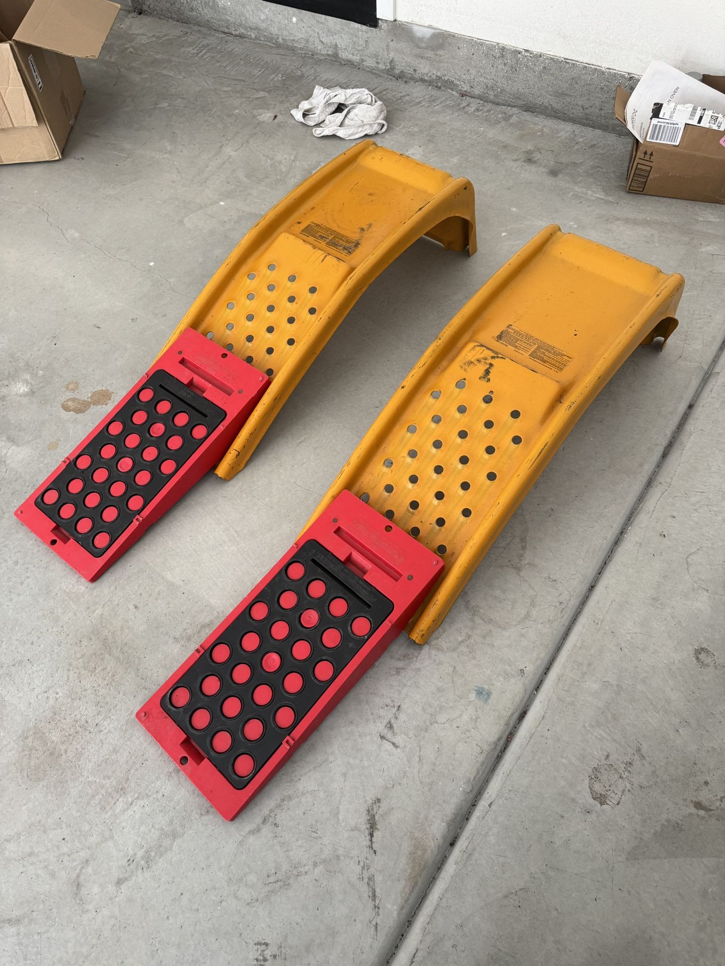 Ultra Car Ramps 6500 Lbs UR6520 With UR2000 Extension kit for Sale in ...