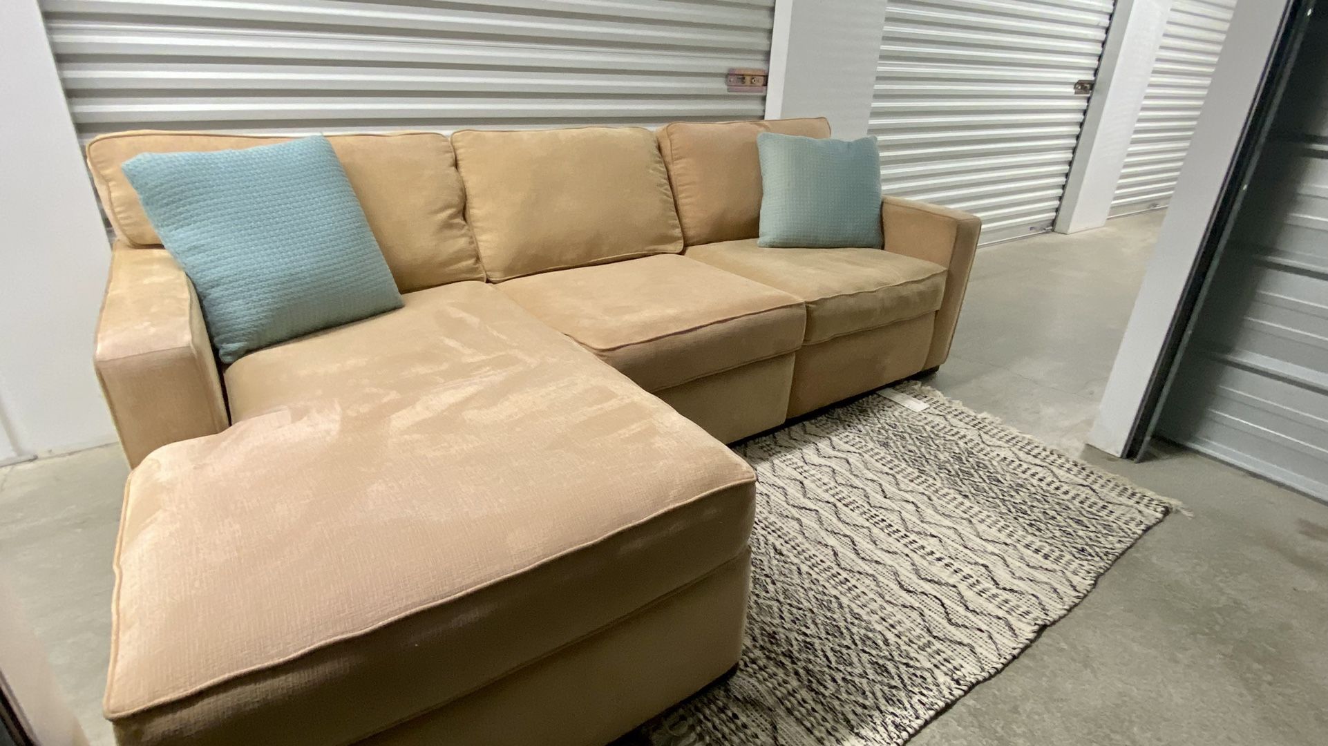 Johnathan Louis 3 Piece Modular Sectional for Sale in Seattle, WA - OfferUp
