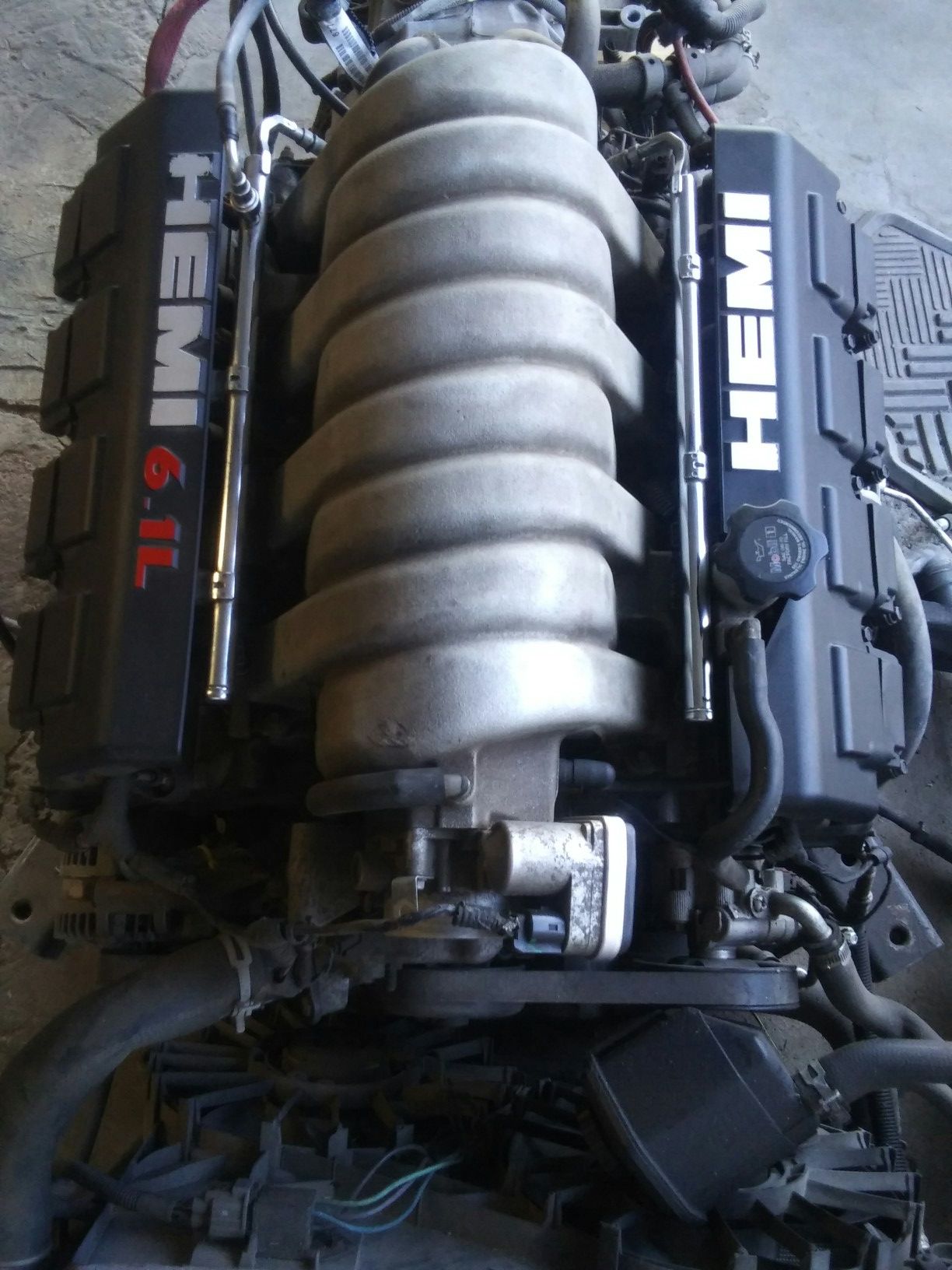 SRT-8........6.1 Hemi for Sale in San Antonio, TX - OfferUp