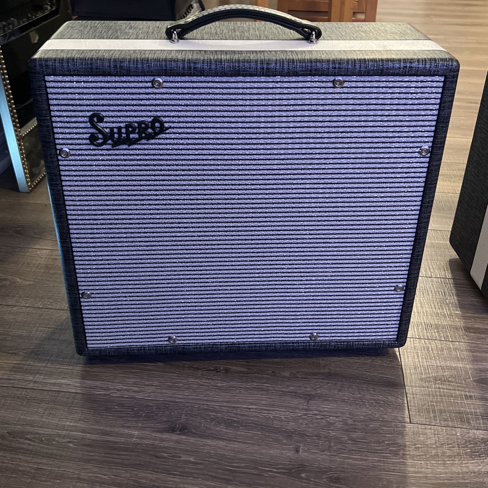 Supro (Legend Speaker) 1791 1X15 Black magic Extension Cab for Sale in ...