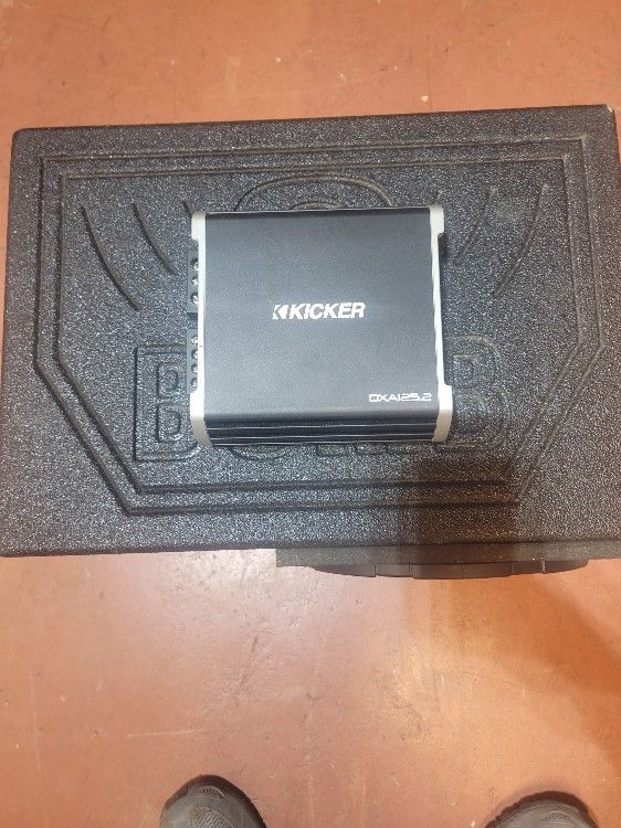 Kicker Comp 10 In Qbomb Box And 125.2 Amp for Sale in Danville, IN ...