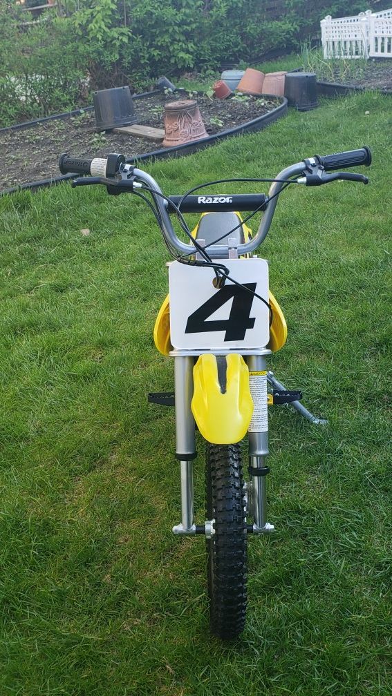 Razor MX650 DIRT BIKE for Sale in Chicago, IL - OfferUp