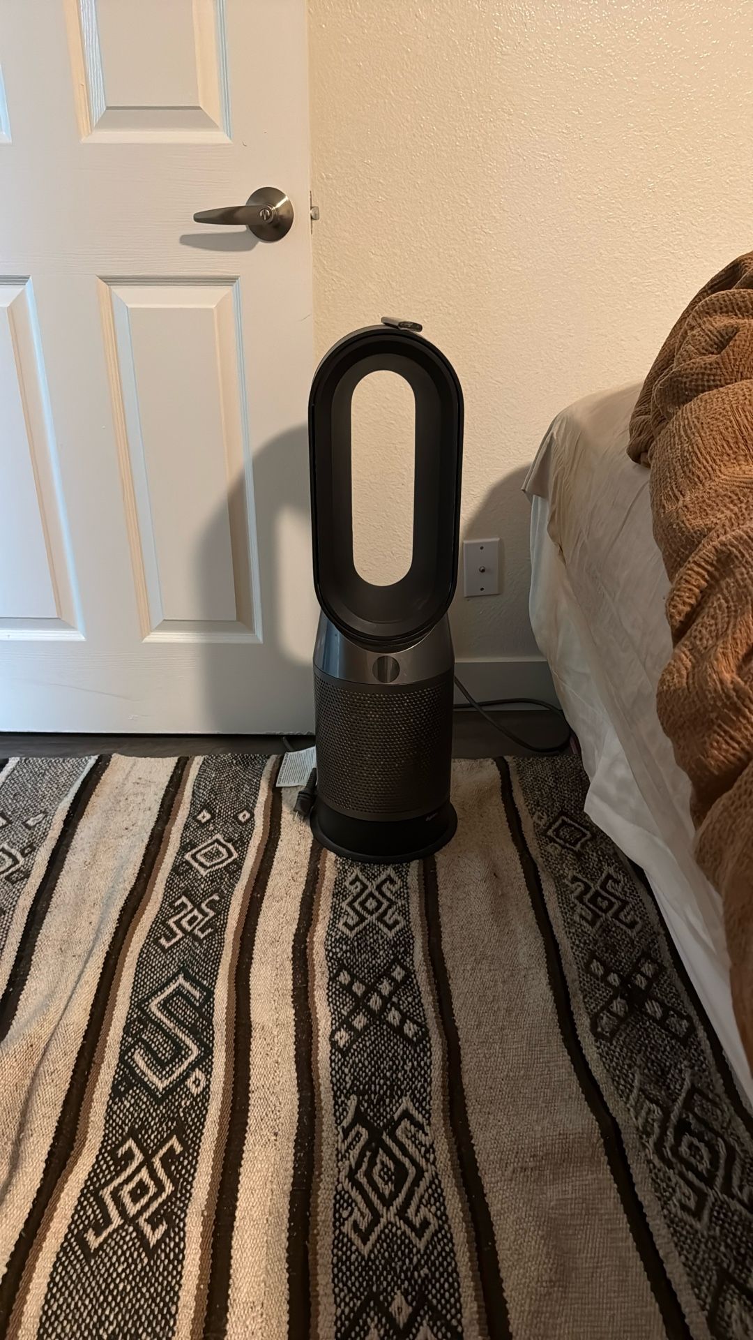 Dyson Purifier Hot+Cool HP1 (Black/Nickel) for Sale in San Diego, CA ...