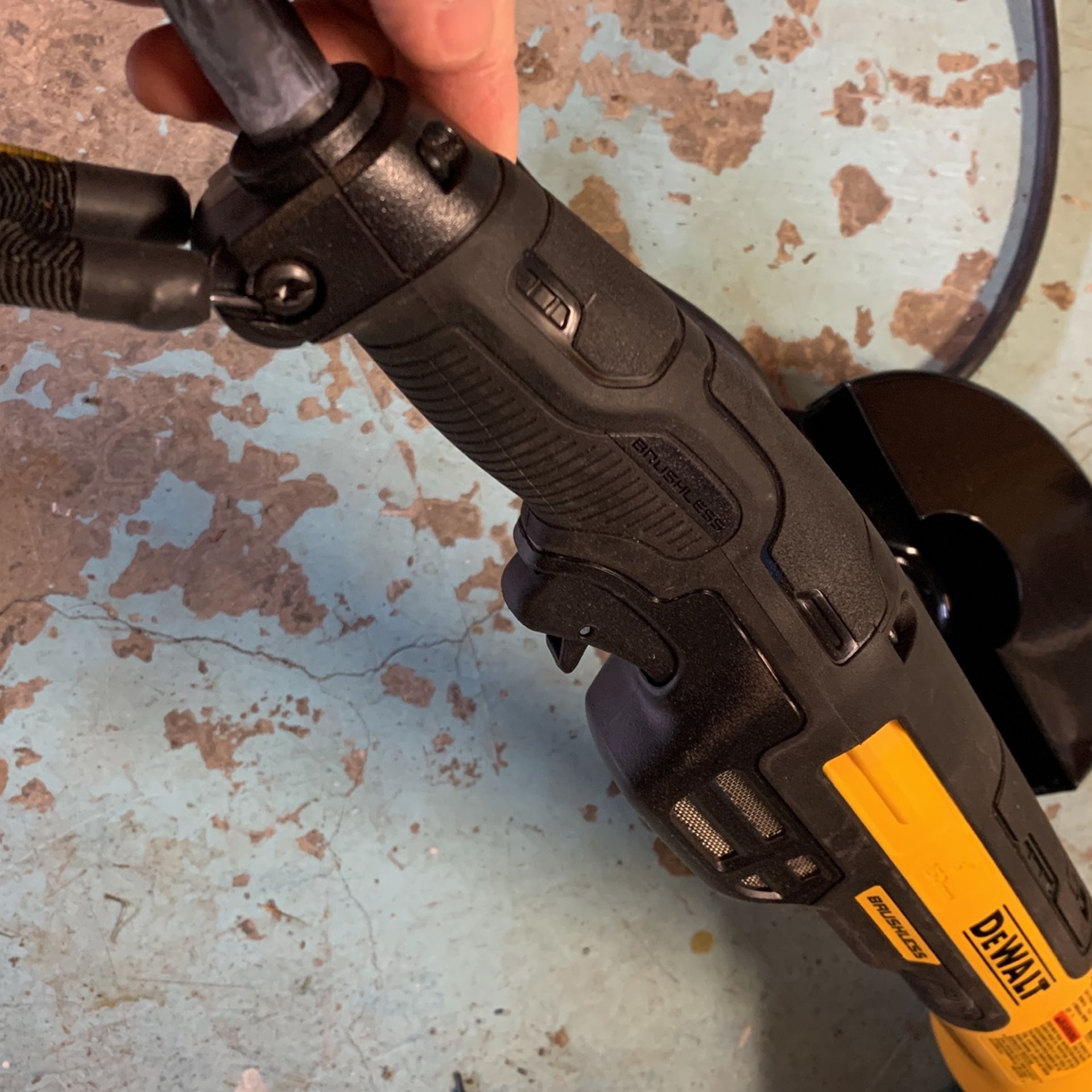 Dewalt 5” Rat Tail No Lock Grinder for Sale in Seattle, WA - OfferUp