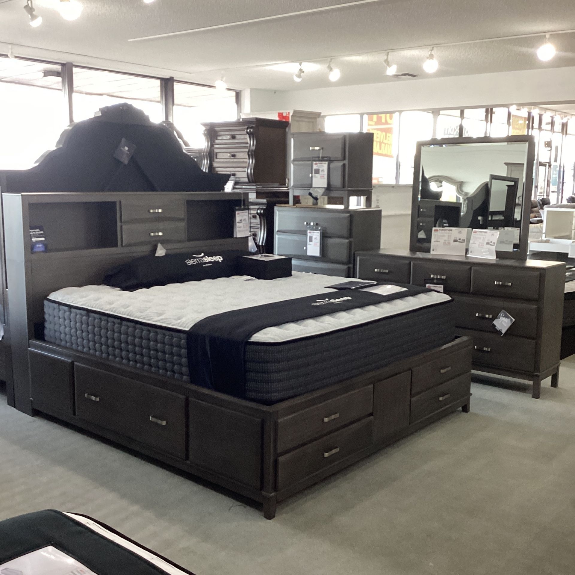 Caitbrook 4pc King Storage Bed Set for Sale in Mesa, AZ - OfferUp