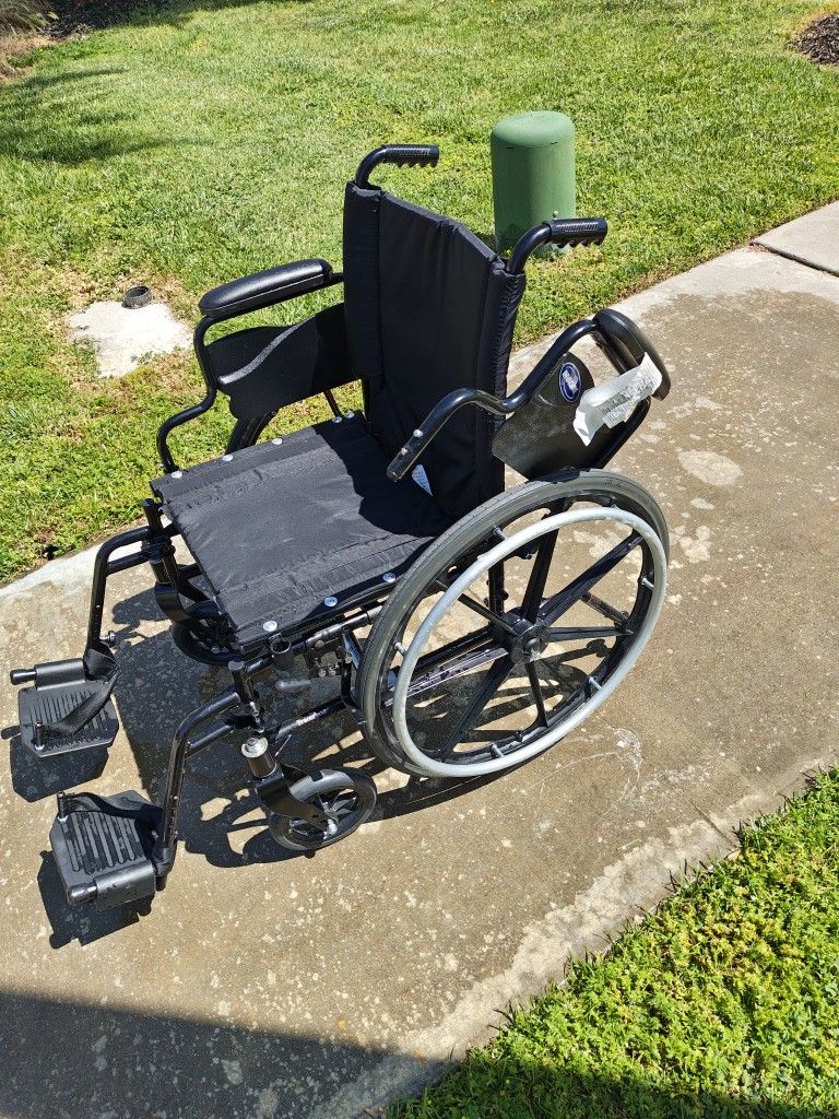 Ivancare Tracer SX5 18inch 120 Firm See Pics for Sale in Visalia, CA ...