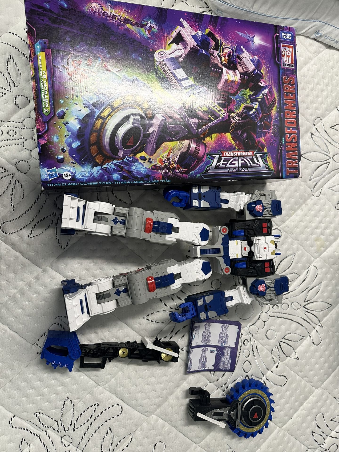 Transformers Legacy Cybertron Metroplex for Sale in Anaheim, CA - OfferUp