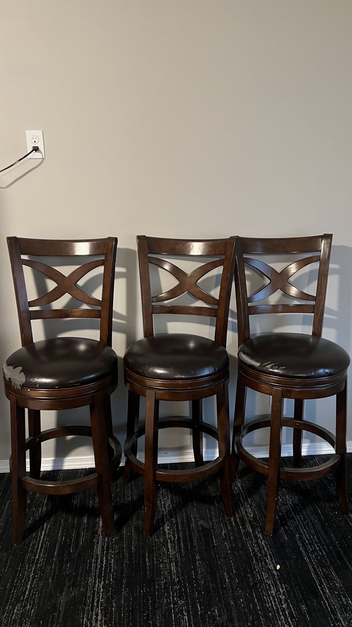 FREE BAR STOOLS for Sale in Tacoma, WA - OfferUp