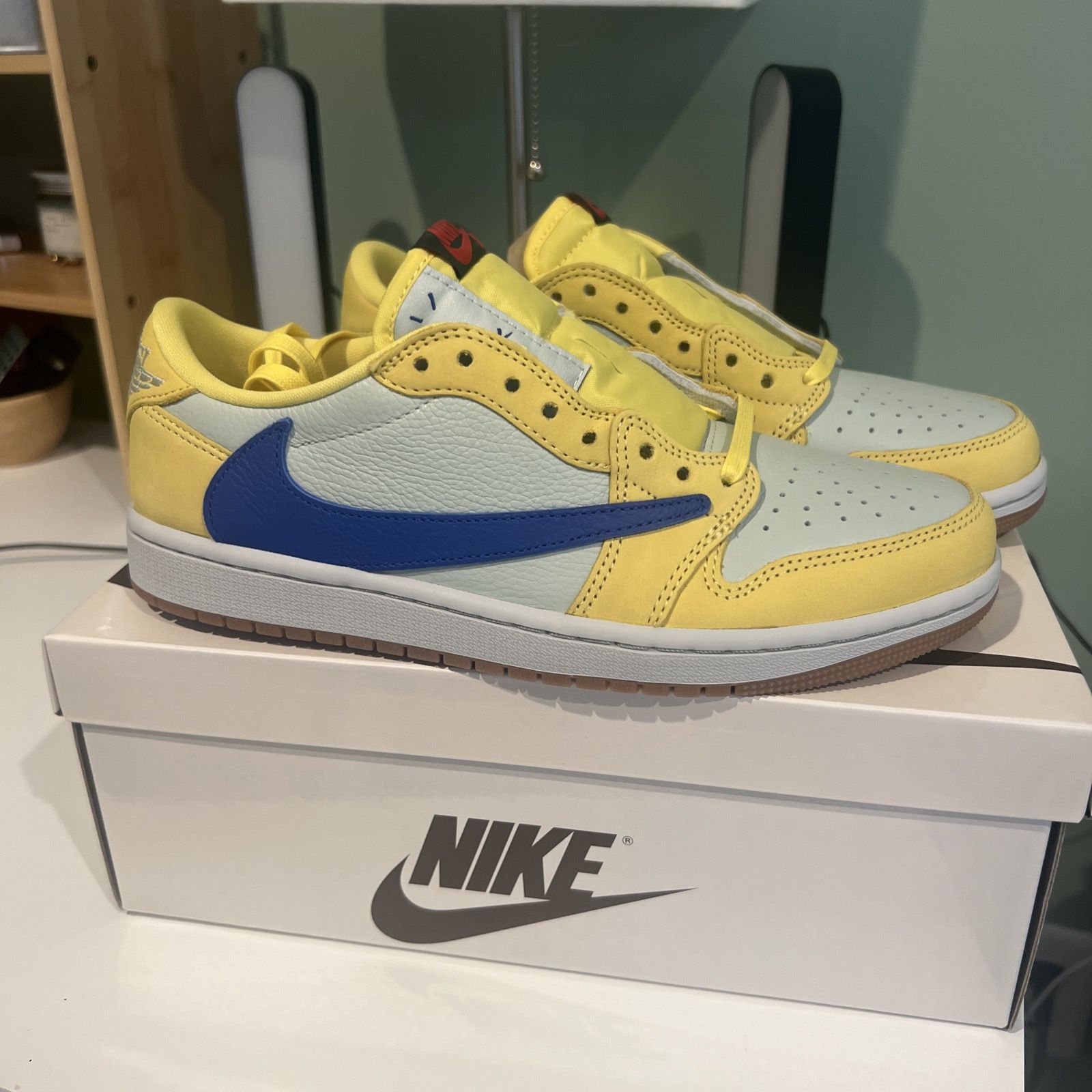 Travis Scott Canaries Size 9W for Sale in Spokane, WA - OfferUp