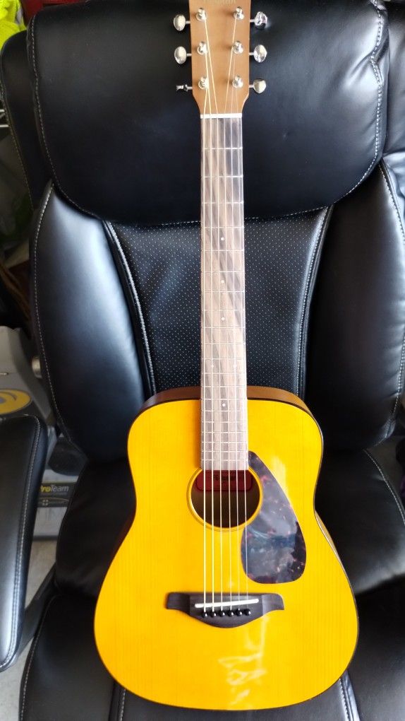 Yamaha FG-Junior JR 1 Guitar for Sale in Manteca, CA - OfferUp