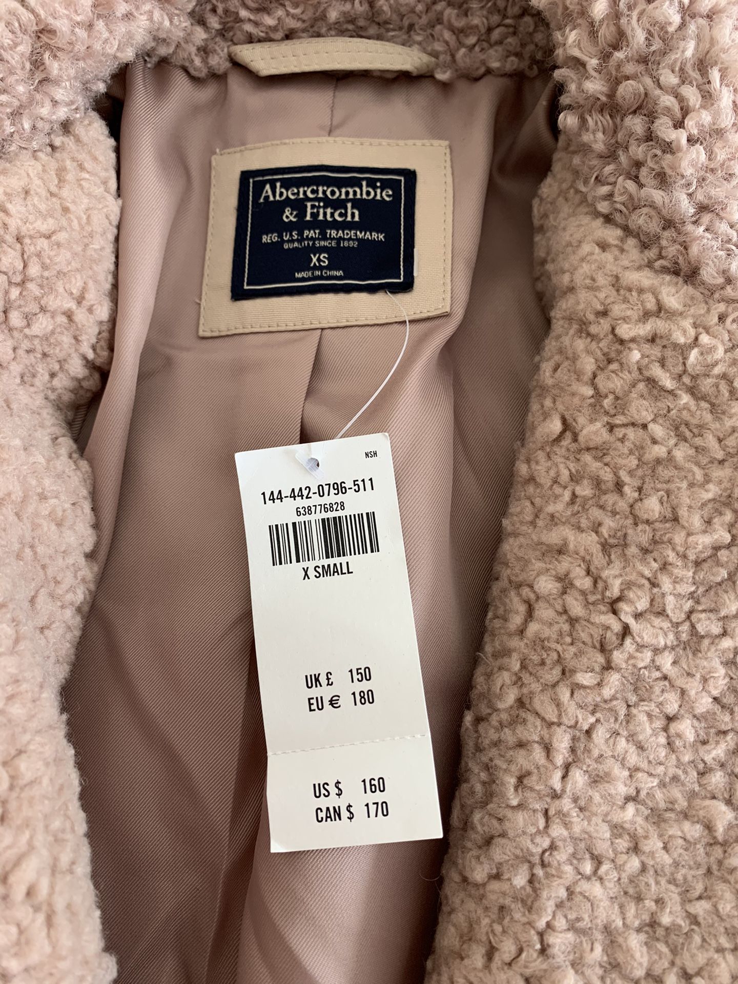Abercrombie and Fitch Mixed Teddy Coat for Sale in Los Alamitos, CA - OfferUp