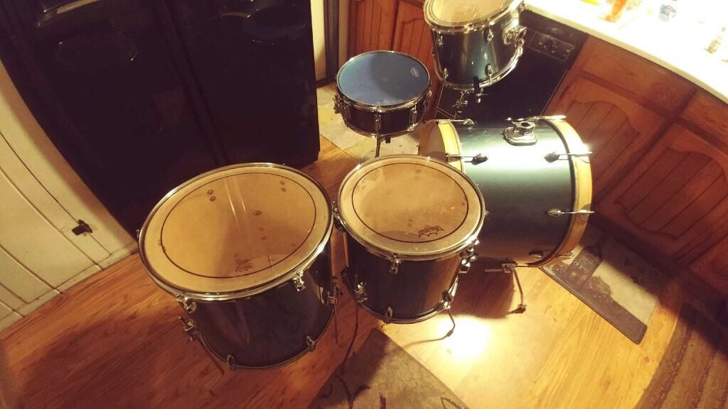 Drums Drum Set 5 Piece TAYE Drum Set in a Gray Metallic Wrap for Sale ...