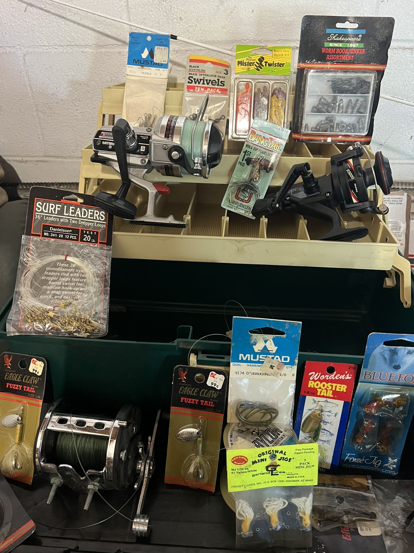 Fishing Reels Pole Hooks Fish finder Tackle Box Everything Included for ...