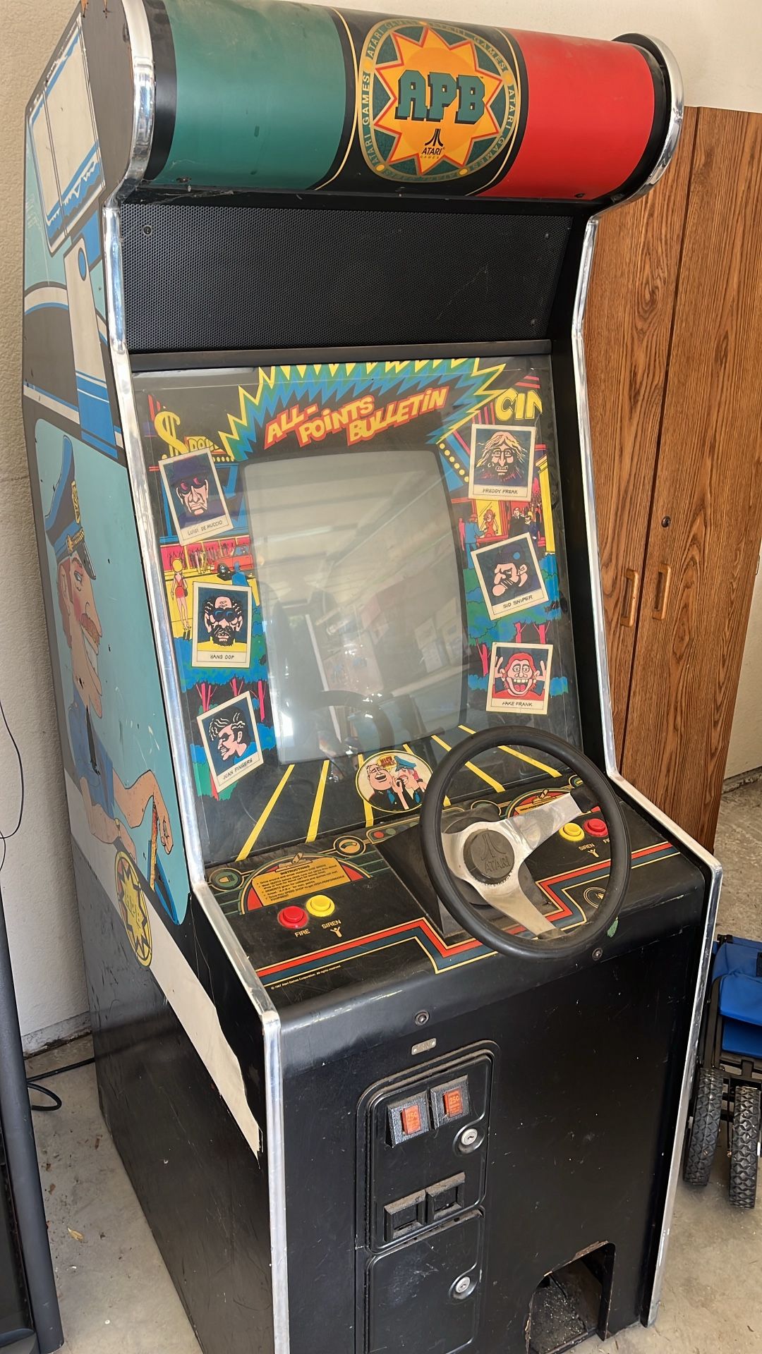 original 1987 Atari APB (All Points Bulletin) stand-up cabinet! for ...