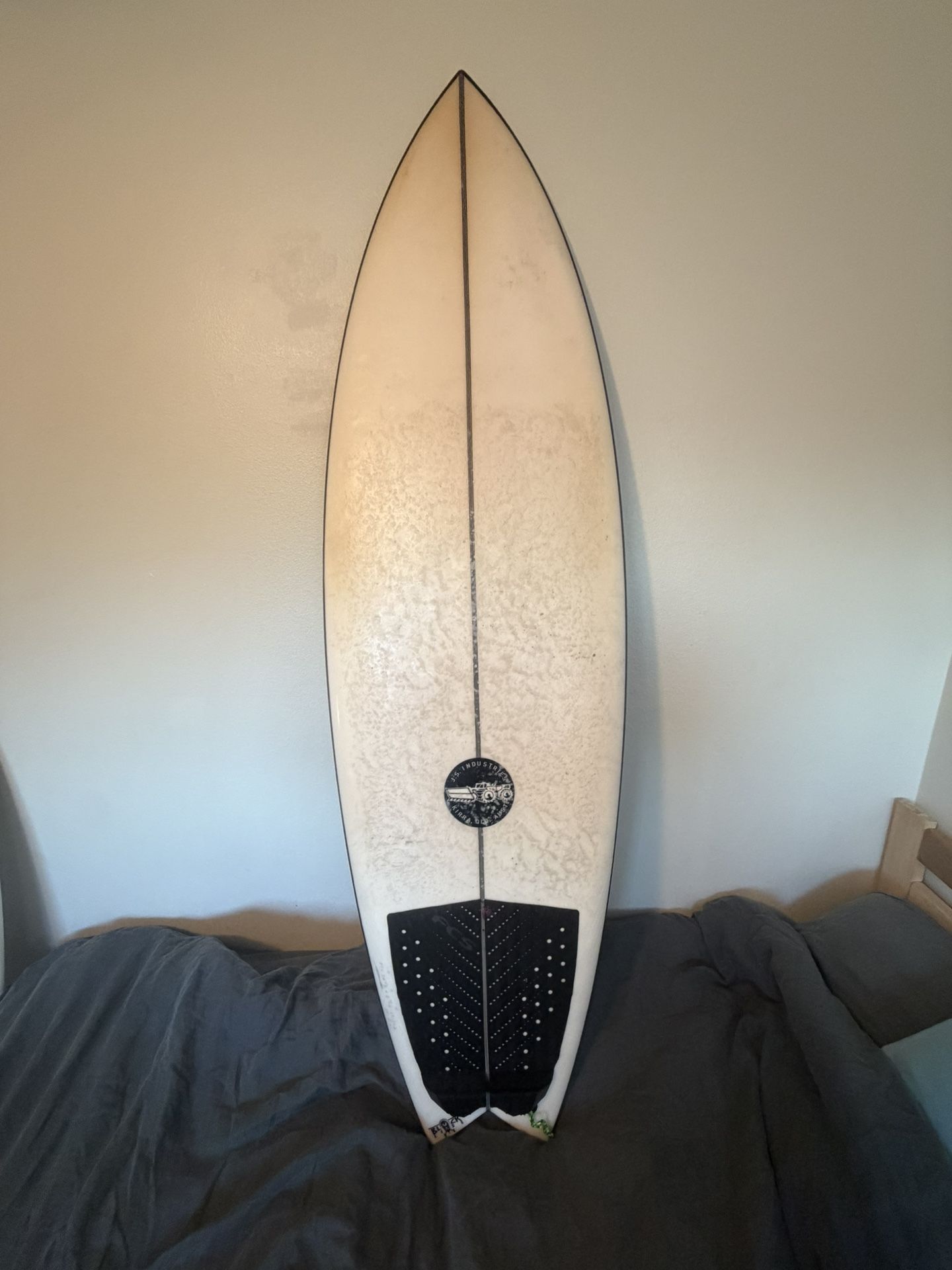 JS Twin Fin Surfboard Black Baron 5’7 30.5 L for Sale in San Diego, CA ...