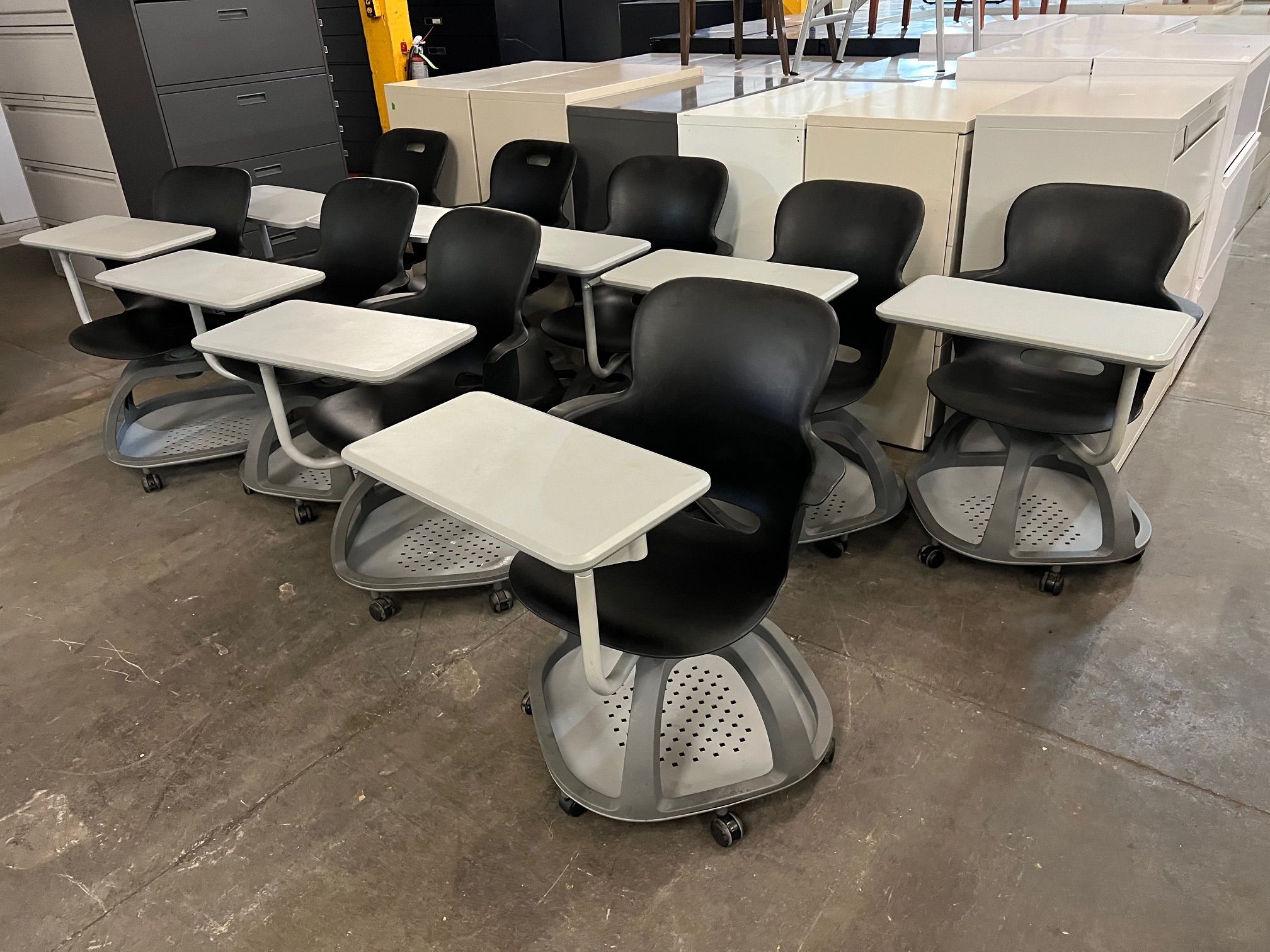 STUDENT ROLLING DESK CHAIRS (16) -can deliver= for Sale in Alta Loma ...