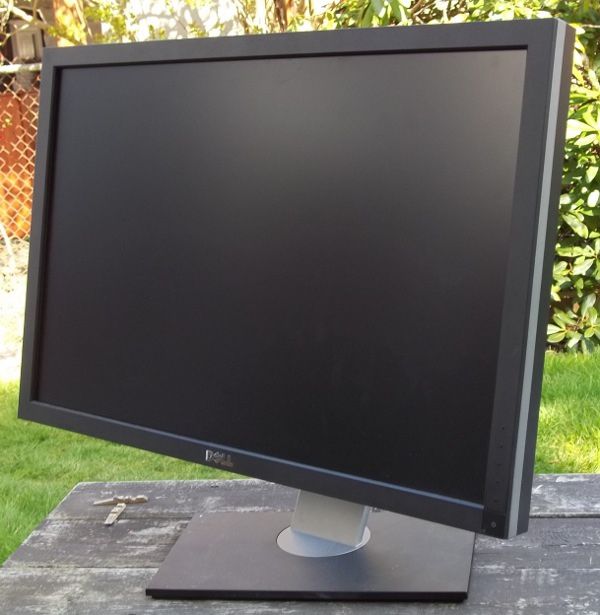 Dell UltraSharp U3011 30" Monitor with PremierColor for Sale in Skokie ...