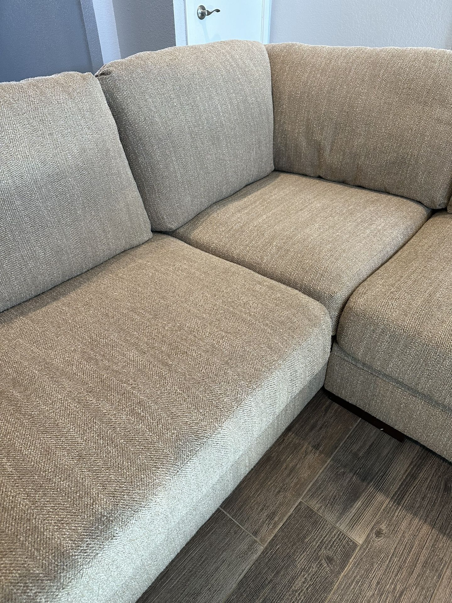 Sectional Beige for Sale in Sunland Park, NM - OfferUp