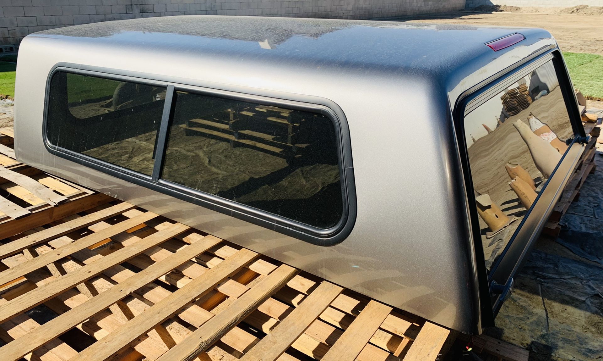 Chevrolet Chevy Silverado 6.5 foot bed camper shell. Like new! for Sale ...