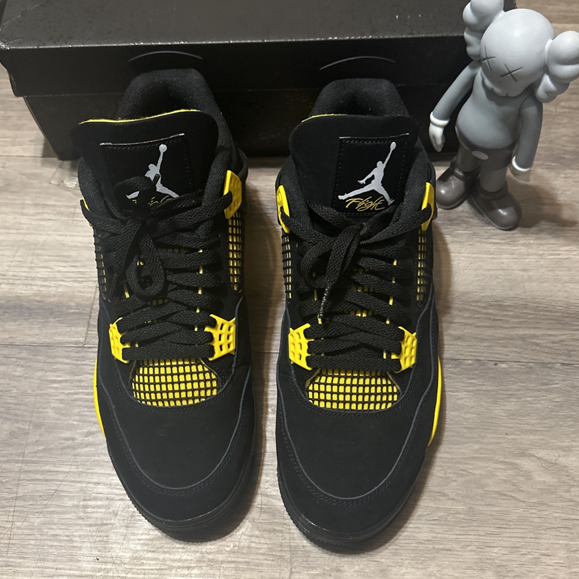 Jordan 4 Yellow Thunder for Sale in Los Angeles, CA - OfferUp