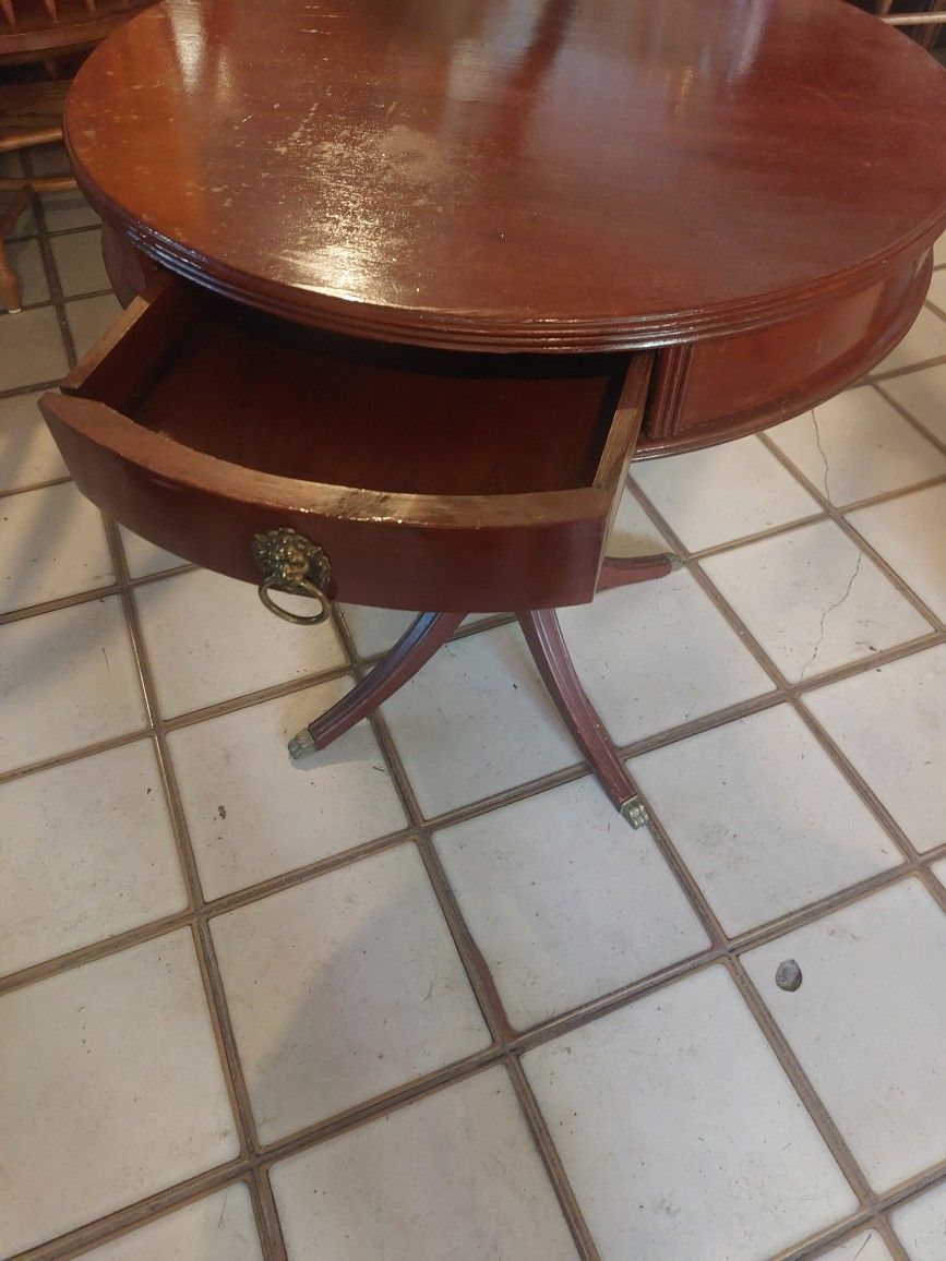 Gorgeous Claw Foot Wooden Round Accent Table Tables