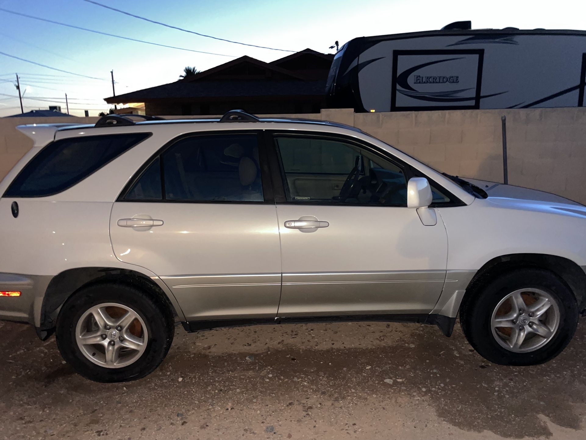 2000 Lexus Rx 300 for Sale in Peoria, AZ - OfferUp