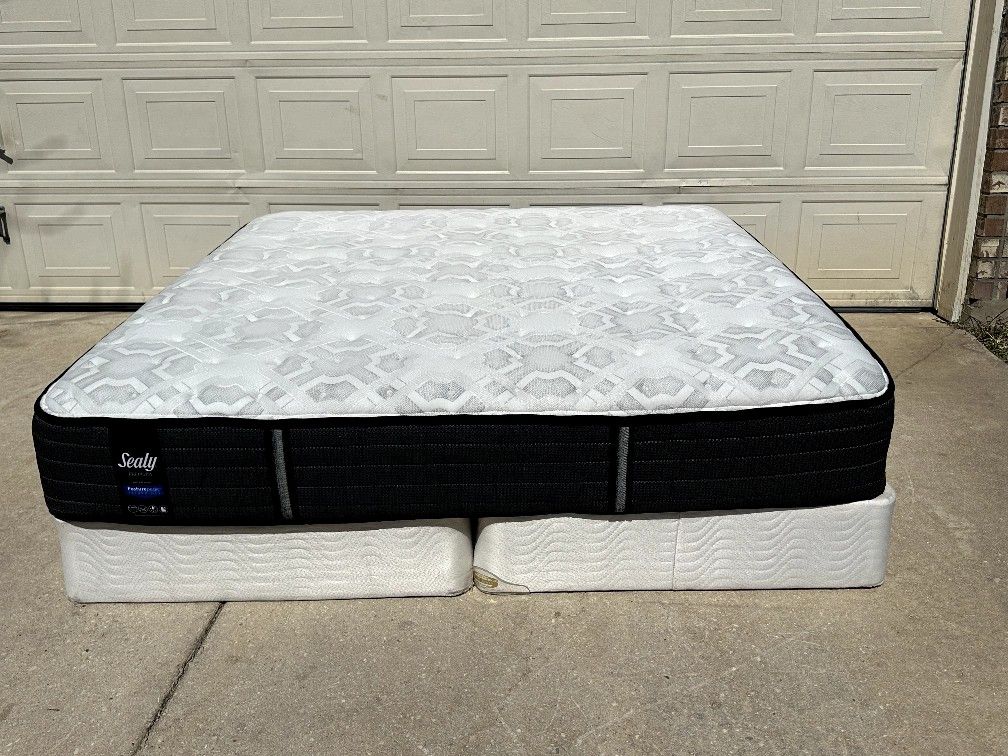 Sealy King Mattress And Box Spring for Sale in San Antonio, TX - OfferUp