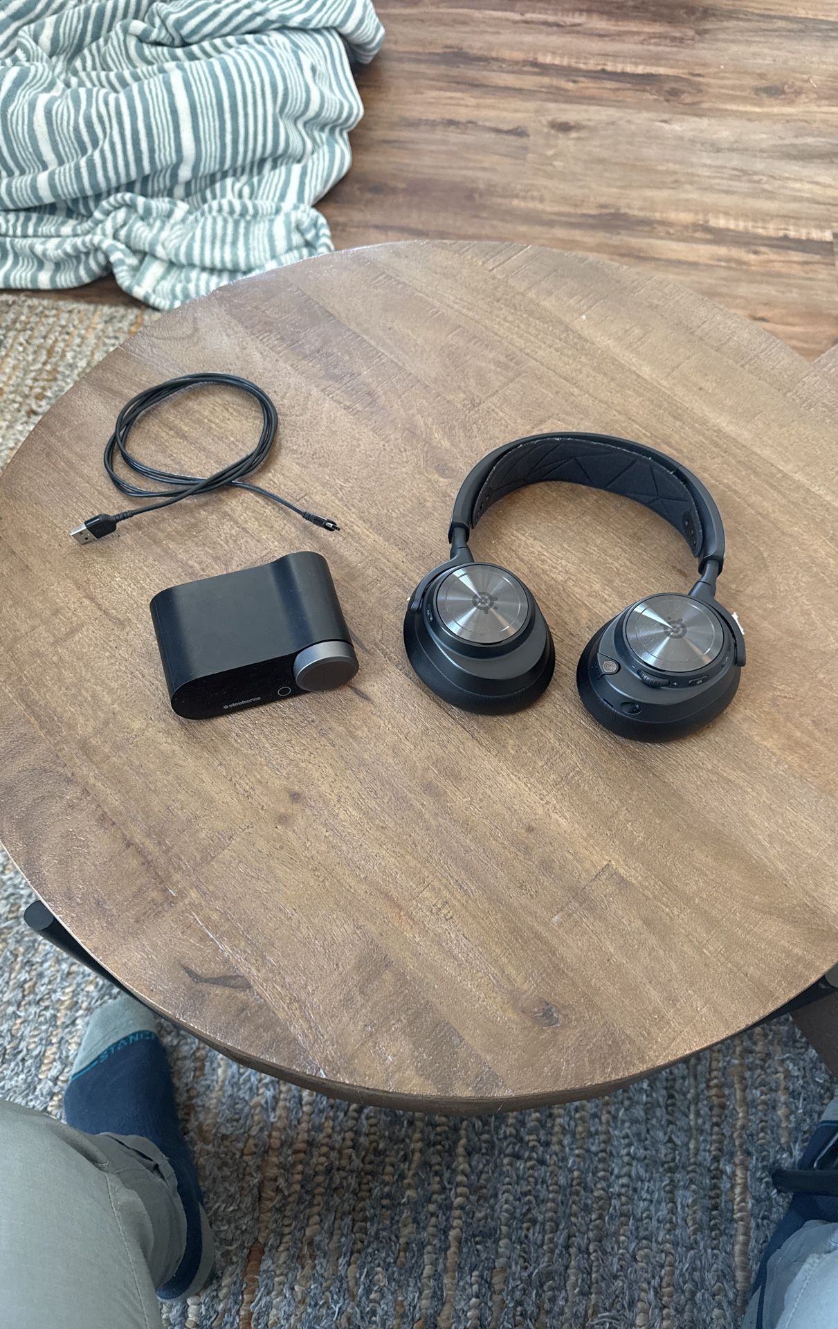 SteelSeries Arctis Nova Pro Wireless Multi-System Gaming Headset for ...