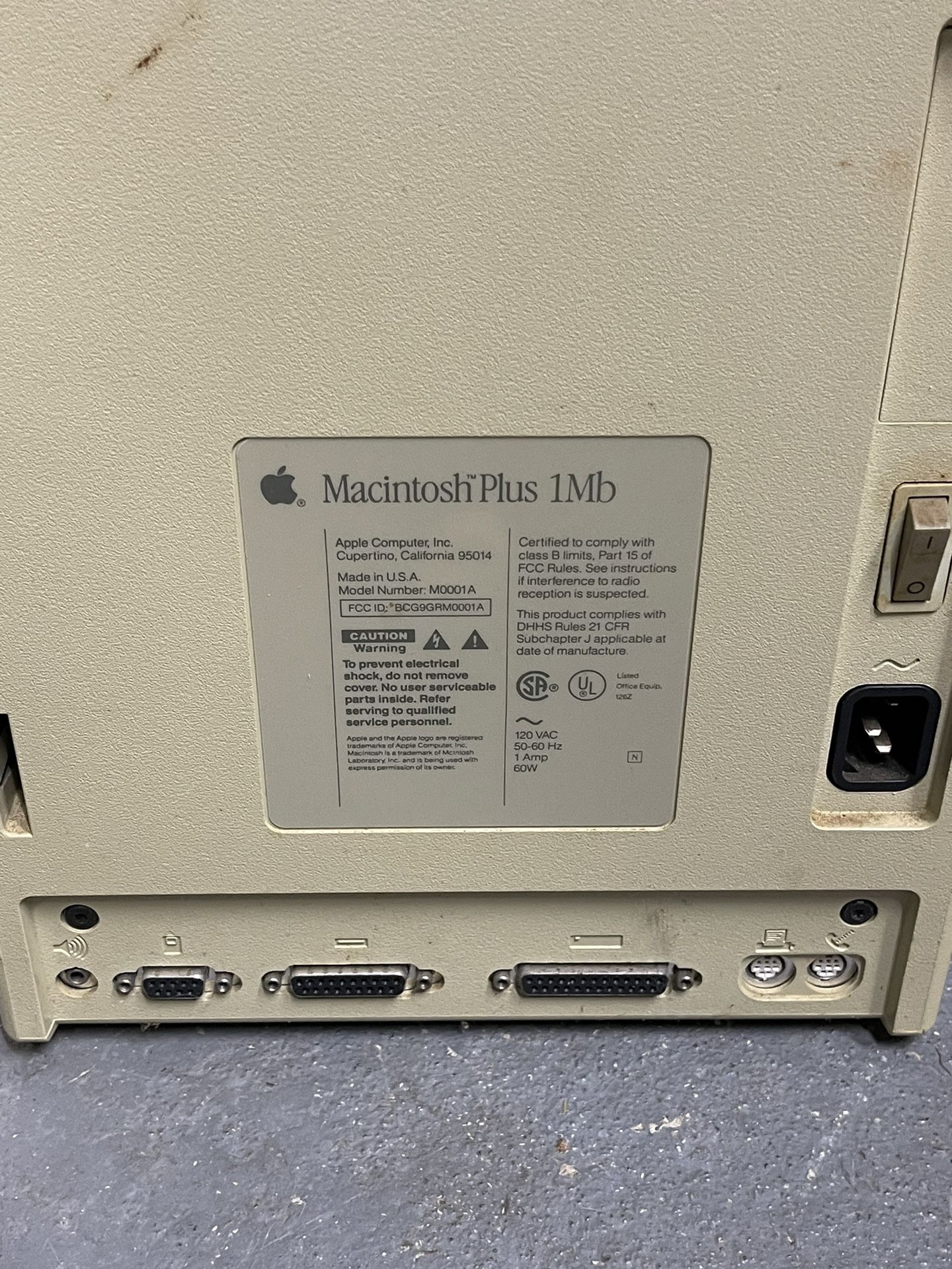 Vintage Apple Macintosh Plus 1MB Desktop Computer - M0001A Monitor Only ...