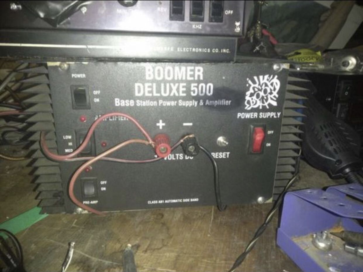 Boomer deluxe 500. Cb radio 4 pill amp with built in 35amp power supply ...