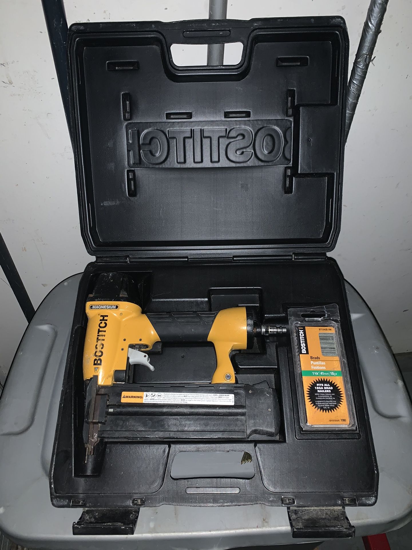 Bostitch BT200 Magnesium 18 Gauge Brad Nailer In Case Tools Machinery