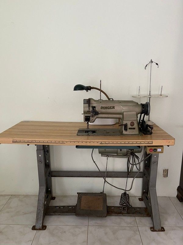 Singer 211G156 Comercial Sewing Machine for Sale in Kissimmee, FL - OfferUp