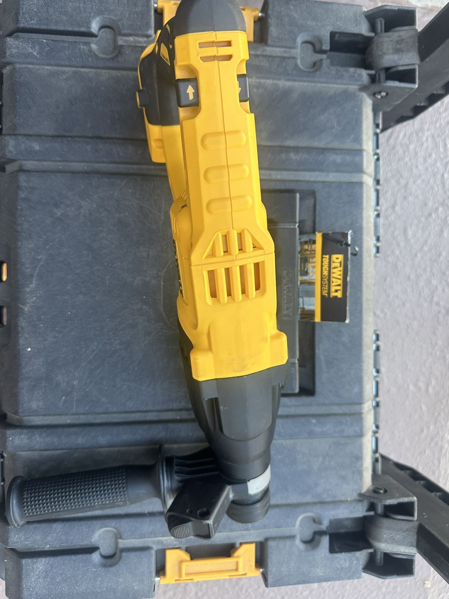 Dewalt Rotary Hammer for Sale in Arrowhed Farm, CA - OfferUp