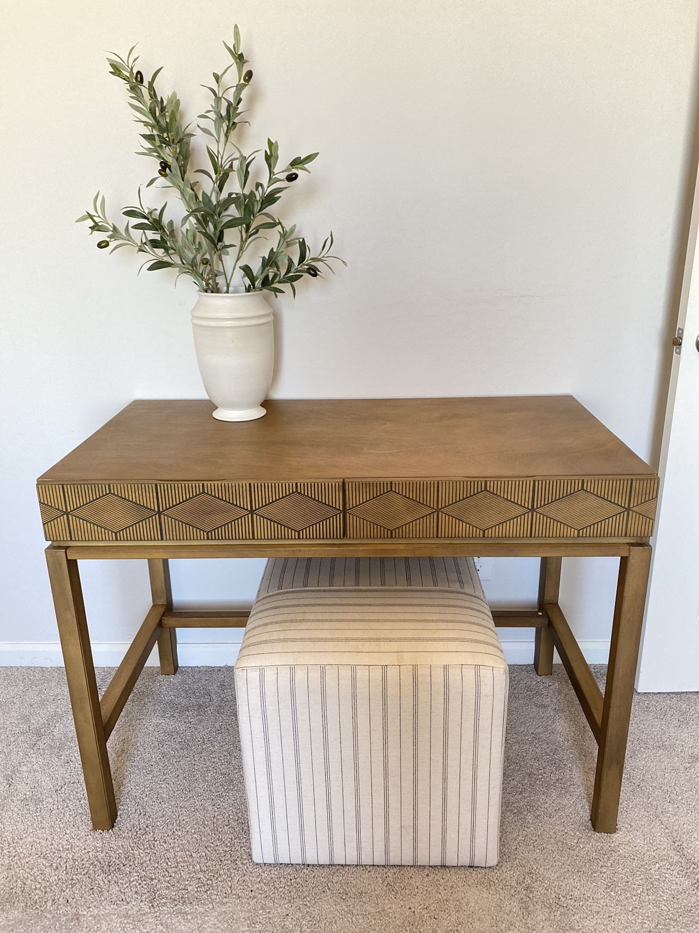 Brand New Target Threshold Desk for Sale in Eleven Mile, AZ - OfferUp