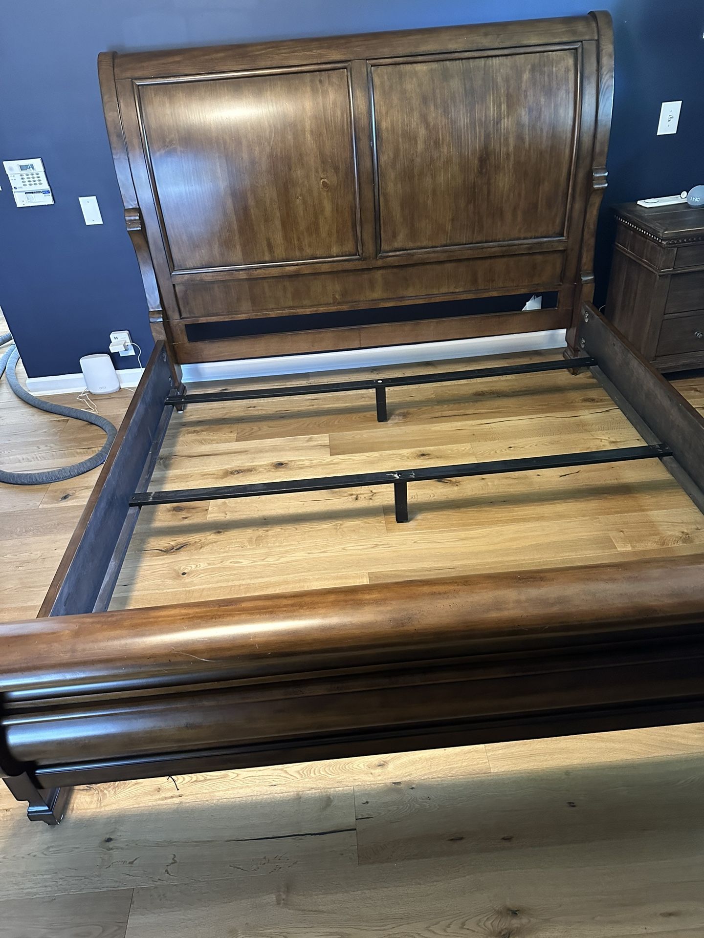 Bernhardt king Sleigh Bed And 2 Bedside Tables for Sale in Jupiter, FL ...