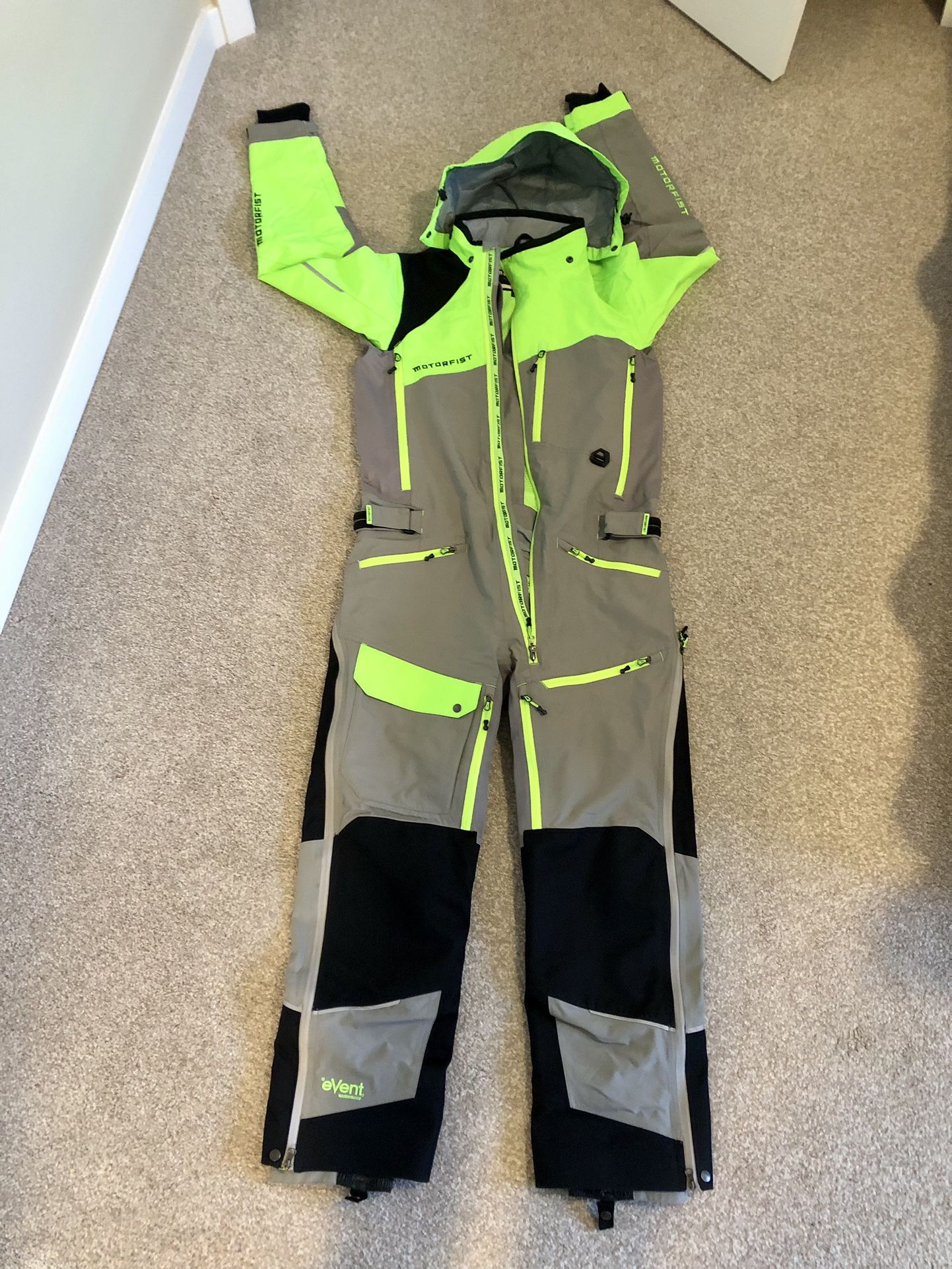 Snowmobile Motorfist Suit for Sale in Bothell, WA - OfferUp