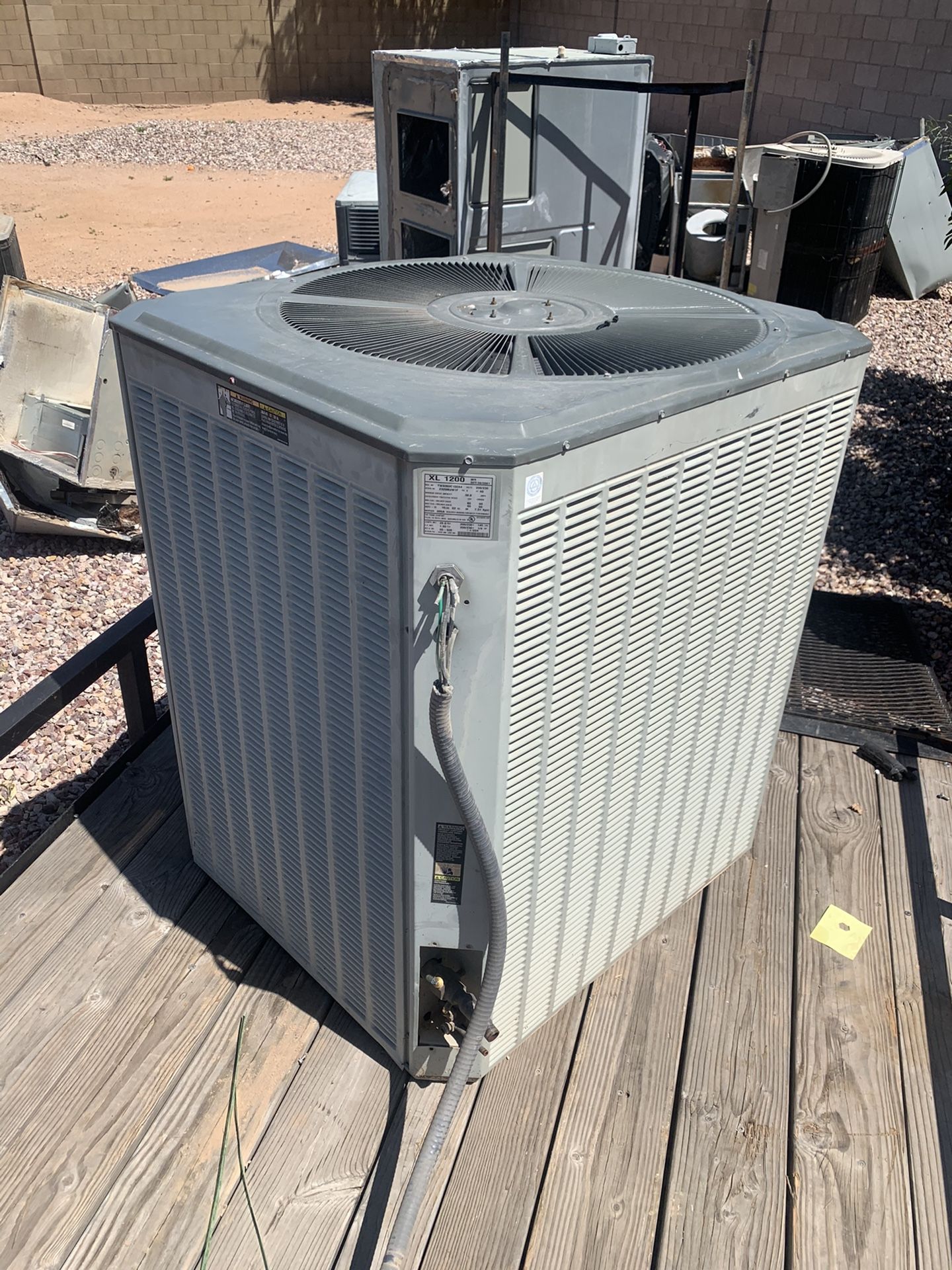 Trane 12 Seer Heat pump condenser full of R22 for Sale in Mesa, AZ ...
